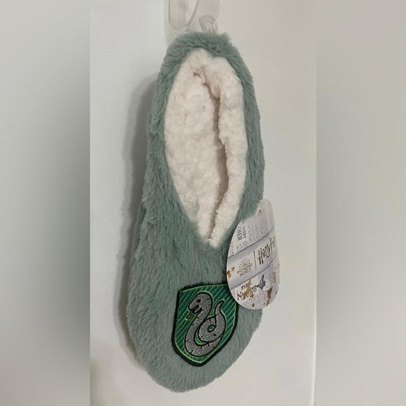 Warner Bros. | Shoes | Harry Potter Deluxe Sherpa Slipper Slytherin Nwt ...